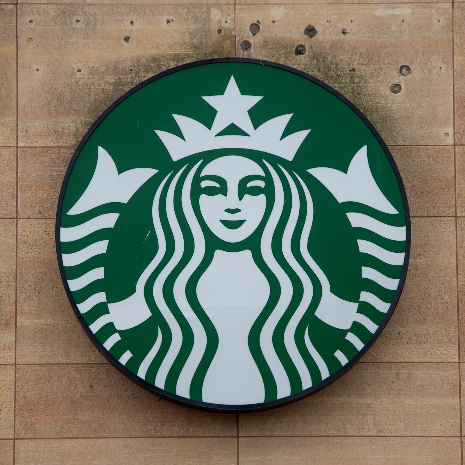 The Hidden Detail in the Starbucks Logo You’ve Never Noticed