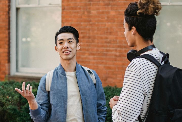If Someone Doesn't Like You, They'll Show These 10 Signs