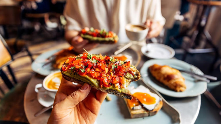 Researchers Identify Ideal Eating Window for Longevity