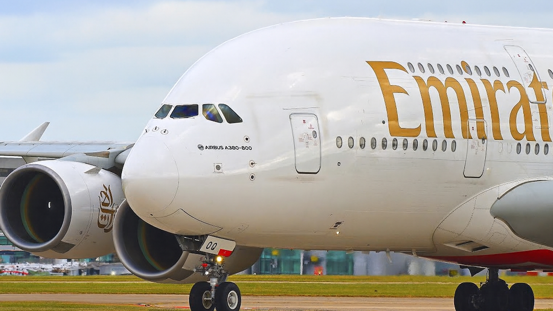Airbus A380 Takes Off in Stunning Slow-Motion Footage