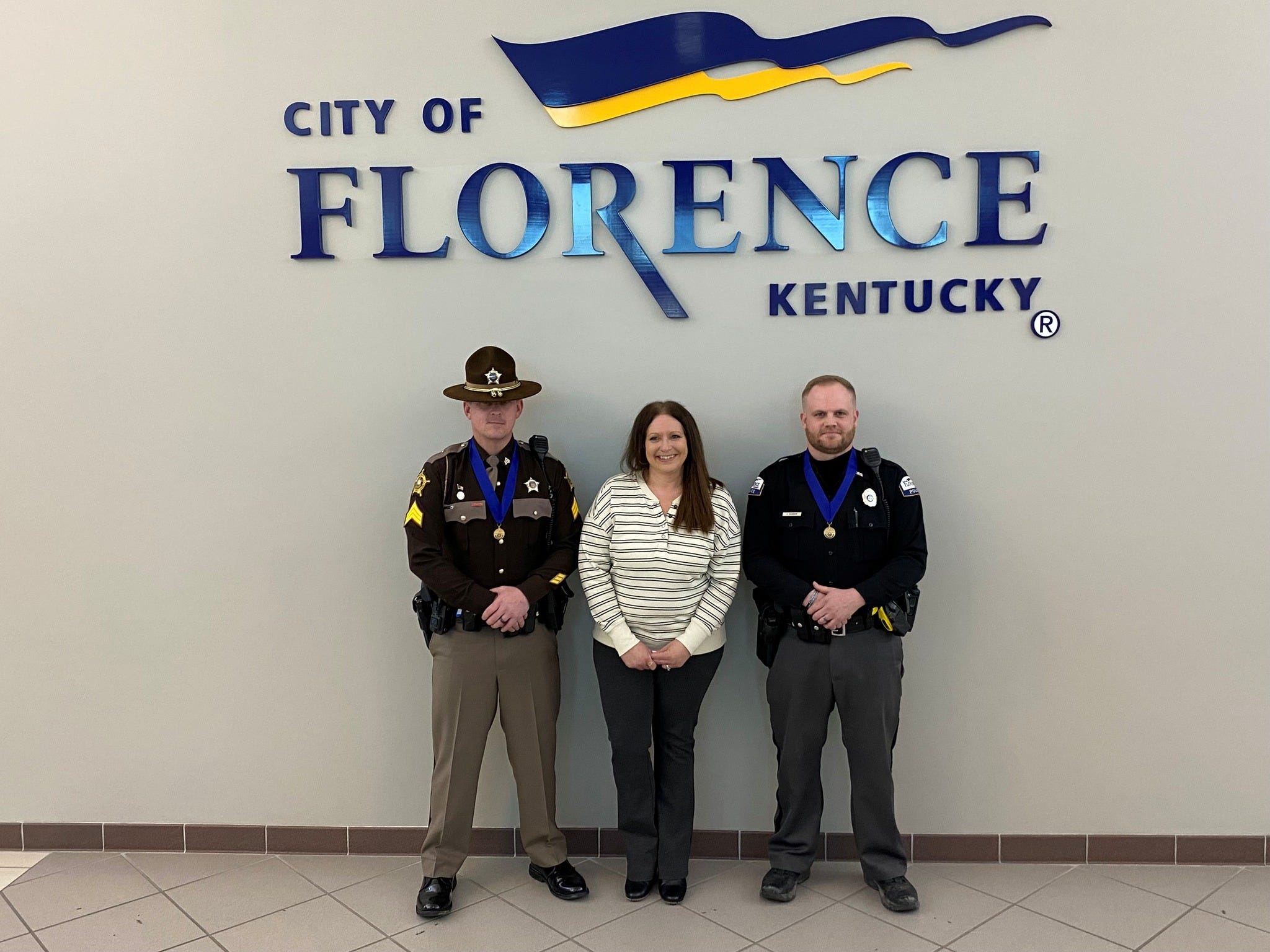 Northern Kentucky officers to receive heroism award for rescuing woman ...