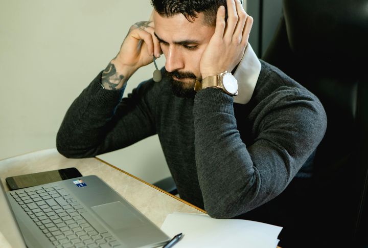 How To Recognize When Your Job Is Holding You Back