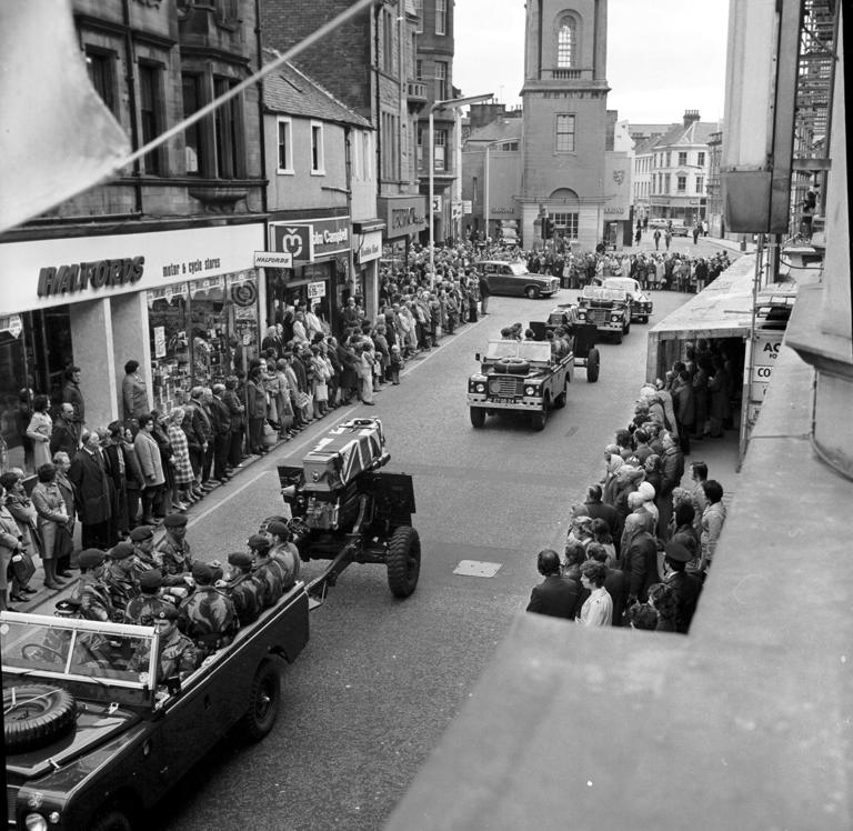 Grangemouth 50th anniversary service for 10 TA soldiers who died at ...