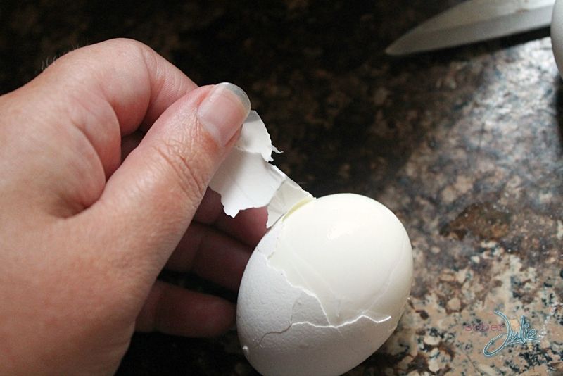 8 Common Mistakes People Make Peeling Hard-Boiled Eggs