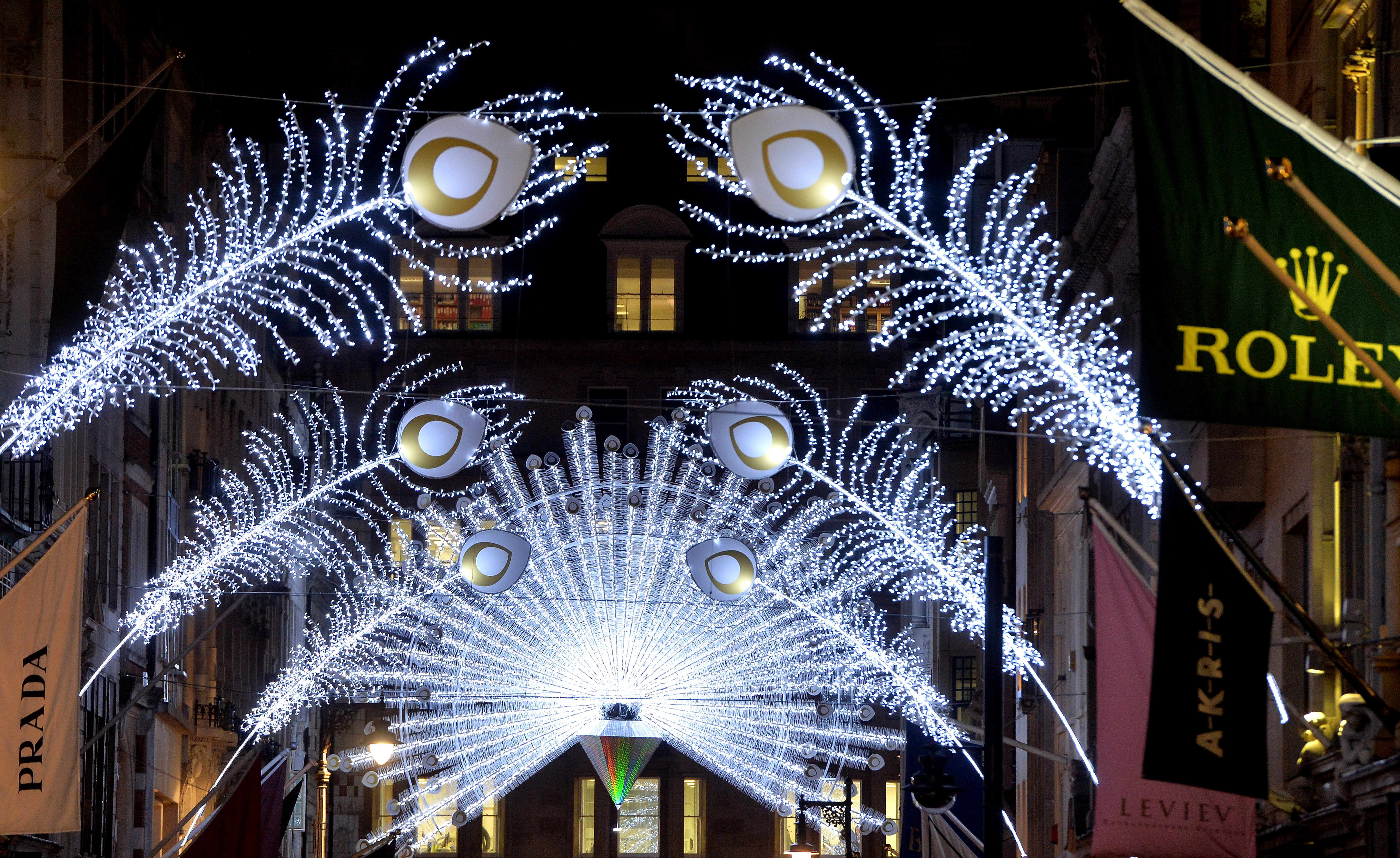 When will Bond Street's Christmas lights switch on for 2025?