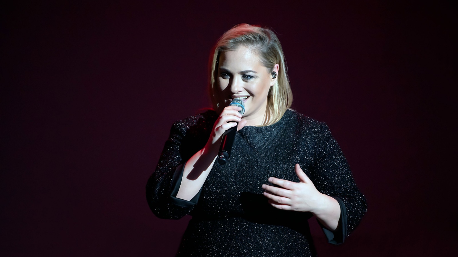 Adele reportedly in early talks to headline the 2026 Super Bowl ...
