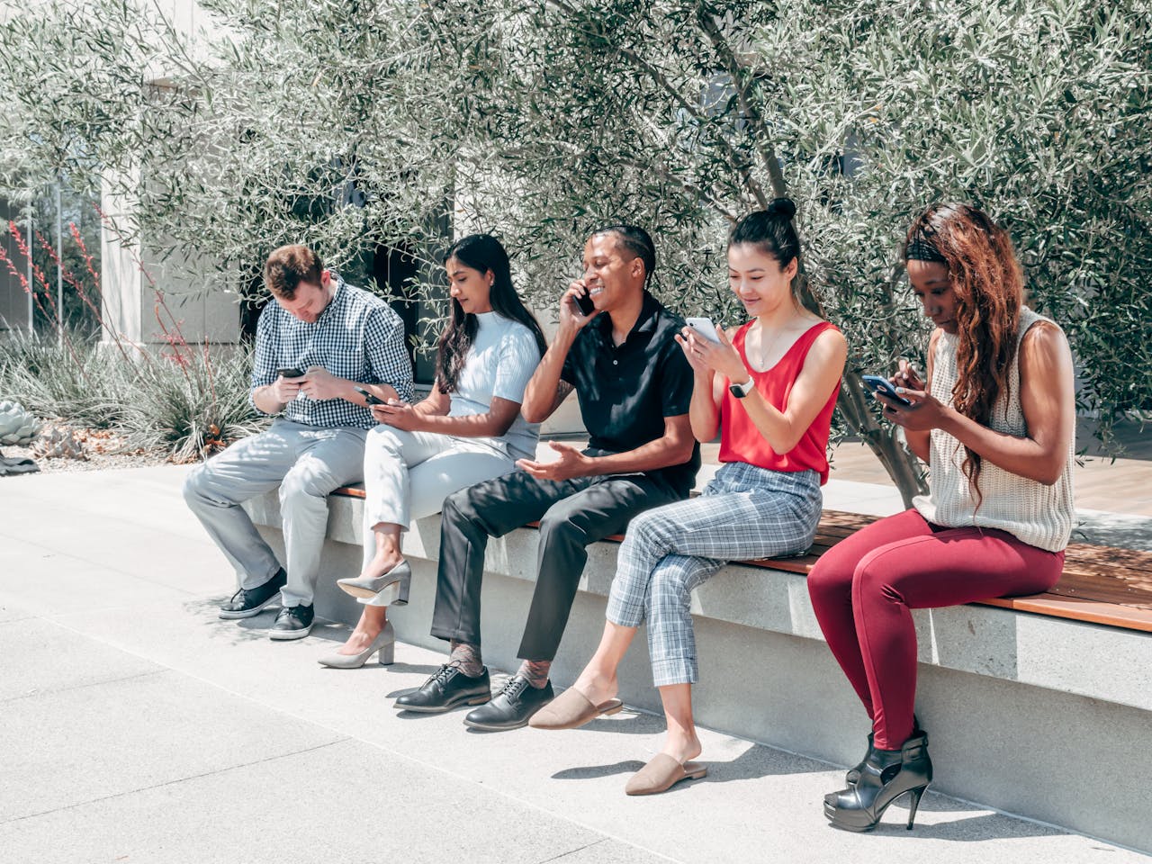 Cell phone plans: Why Canadians pay more than almost anyone