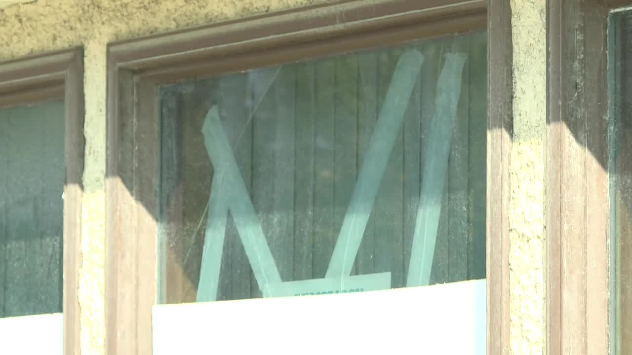 Police investigate fires, broken windows at offices of Manitoba politicians