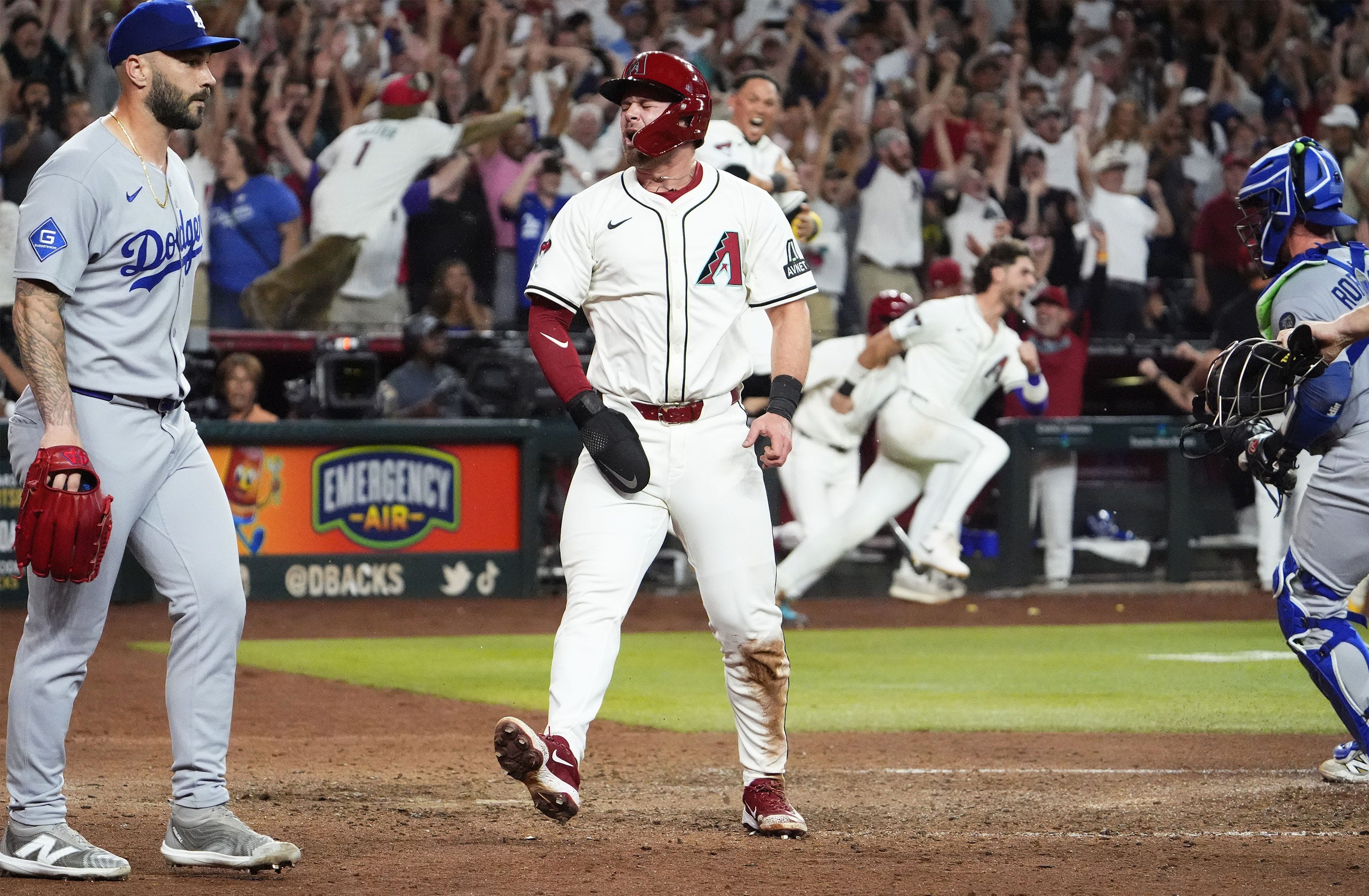 Geraldo Perdomo's walk-off hit leads Diamondbacks to wild comeback win ...