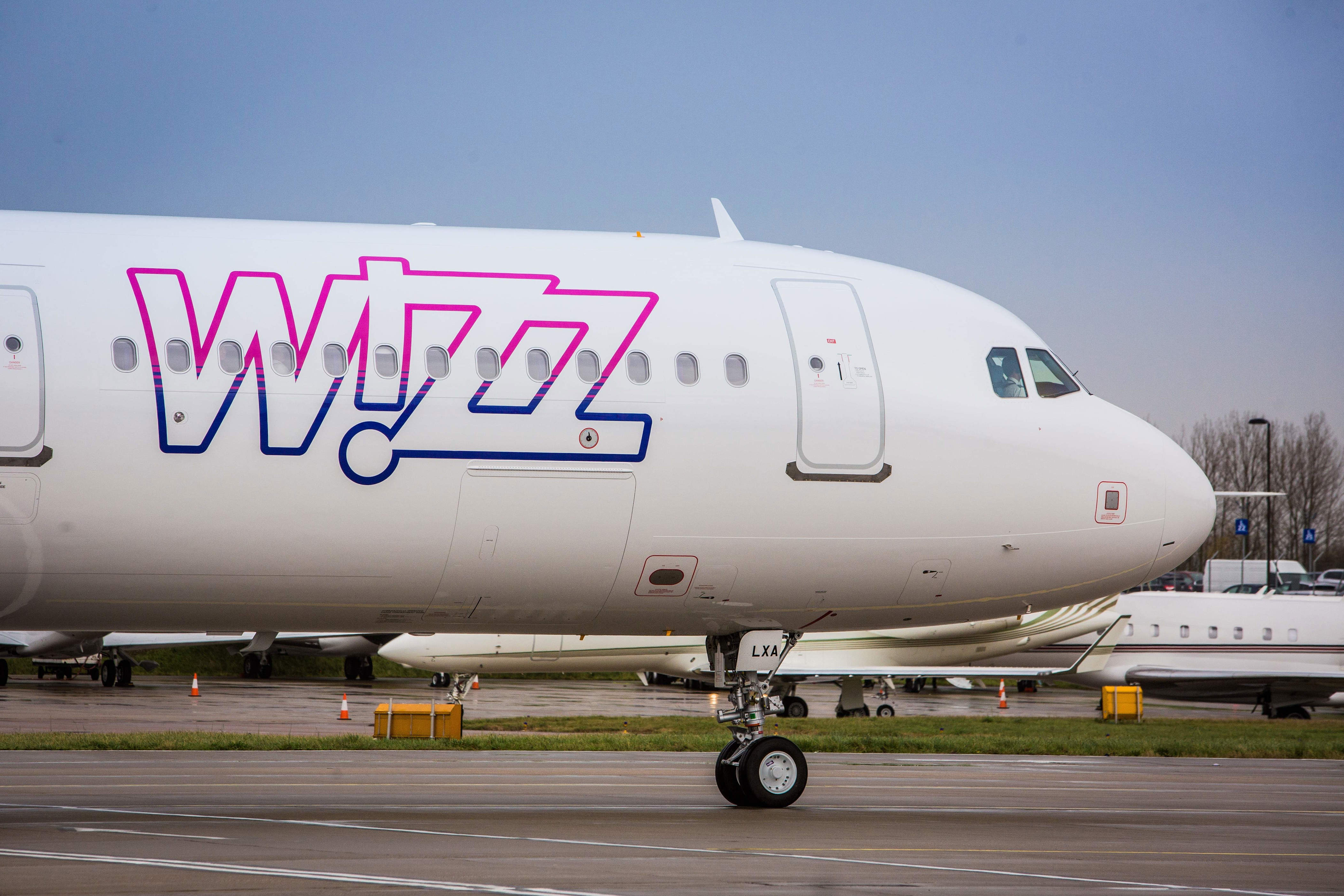 Wizz Air se refuerza en El Prat con nuevas rutas a Bratislava, Varsovia ...