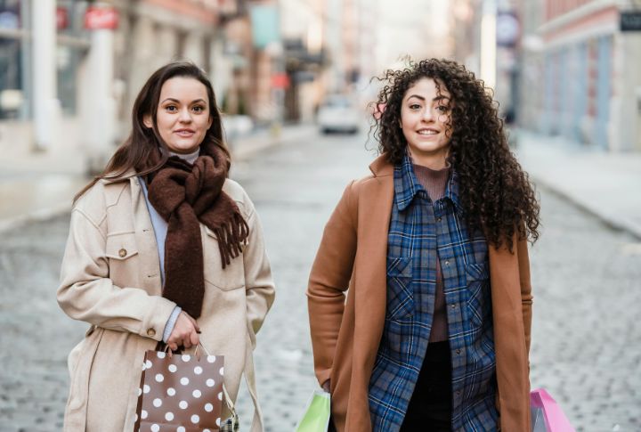 If Someone Doesn't Like You, They'll Show These 10 Signs