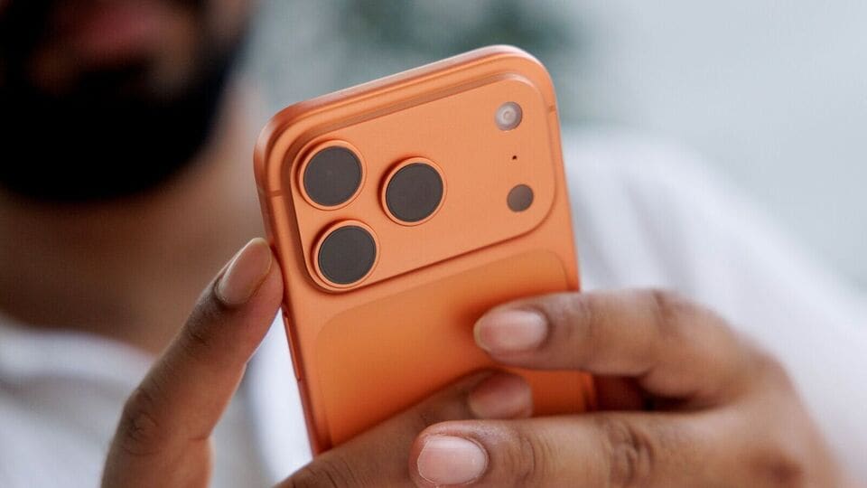 Forget iPhone 17, man captures stunning photos using 14-year-old Apple ...