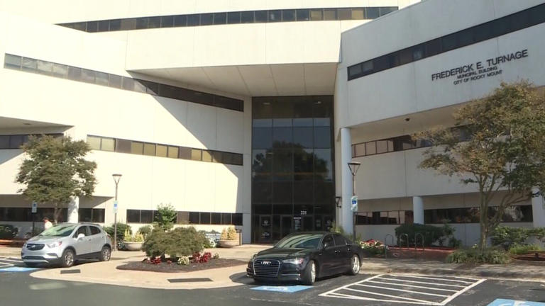 North Carolina city in ‘serious financial crisis’ to lay off workers ...