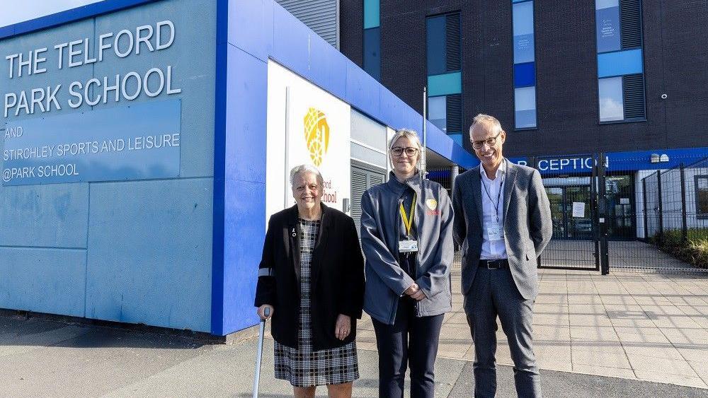 School expansion to create 300 extra places