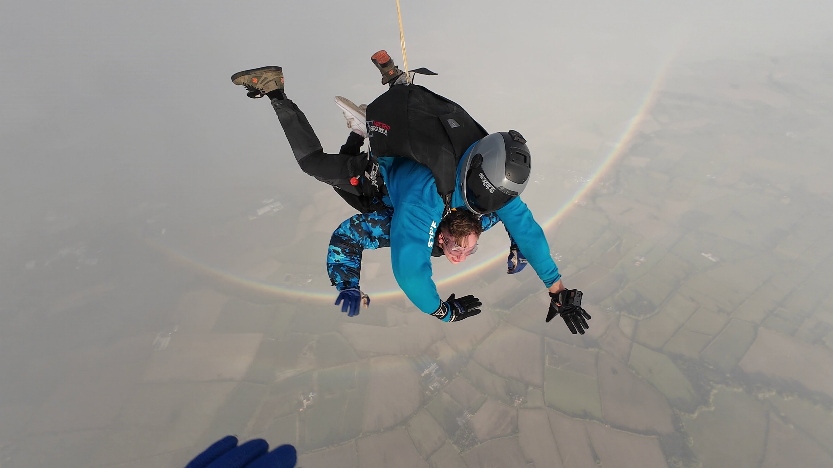 'Awestruck' - Magical moment Nottinghamshire skydivers see rare ...