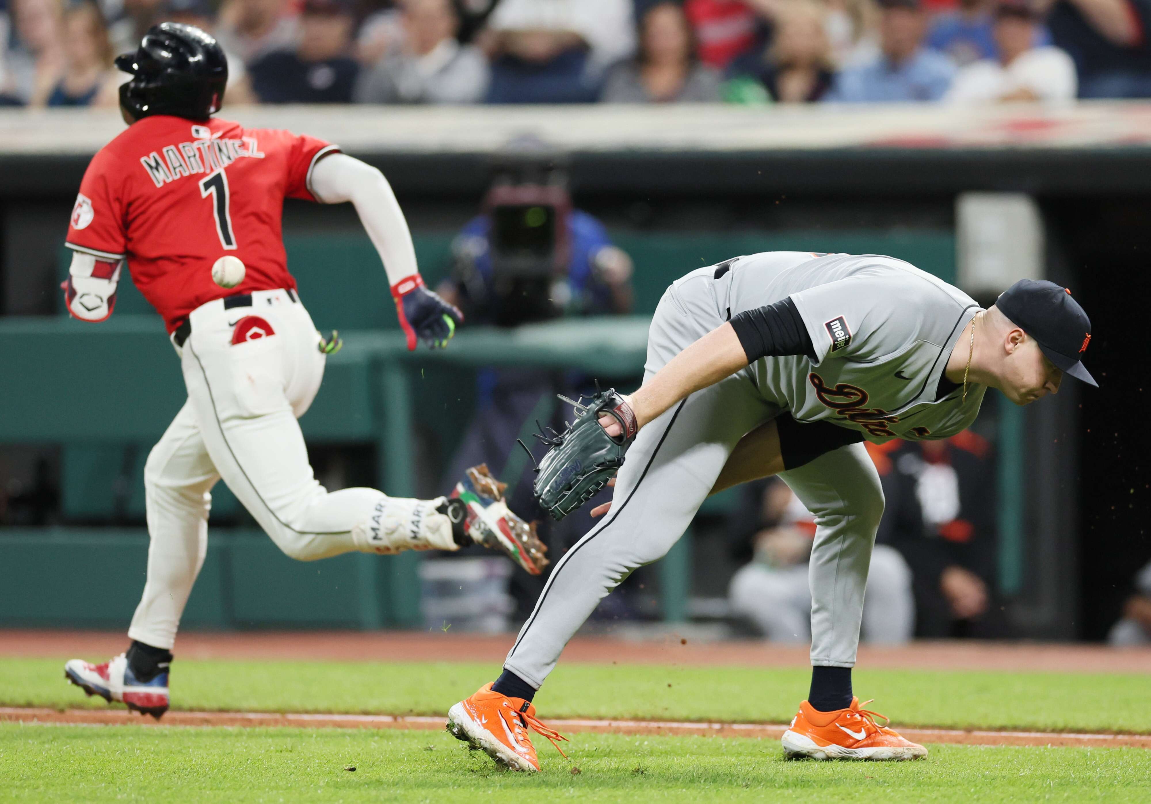 Guardians elbow their way to share of first place in the AL Central ...