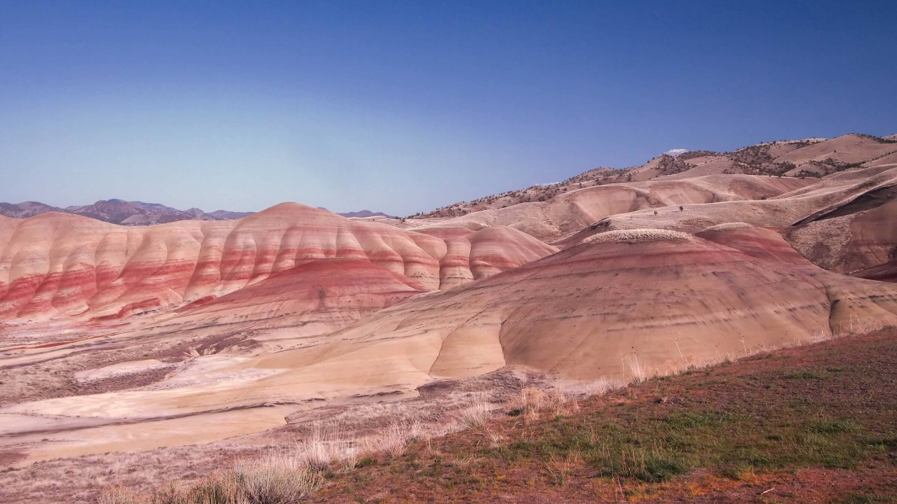 Painted Hills golden hour spots only locals know