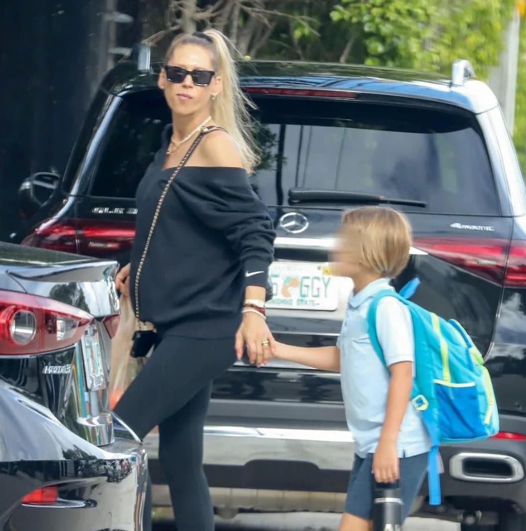 Anna Kournikova shows off baby bump and reveals how far along she is