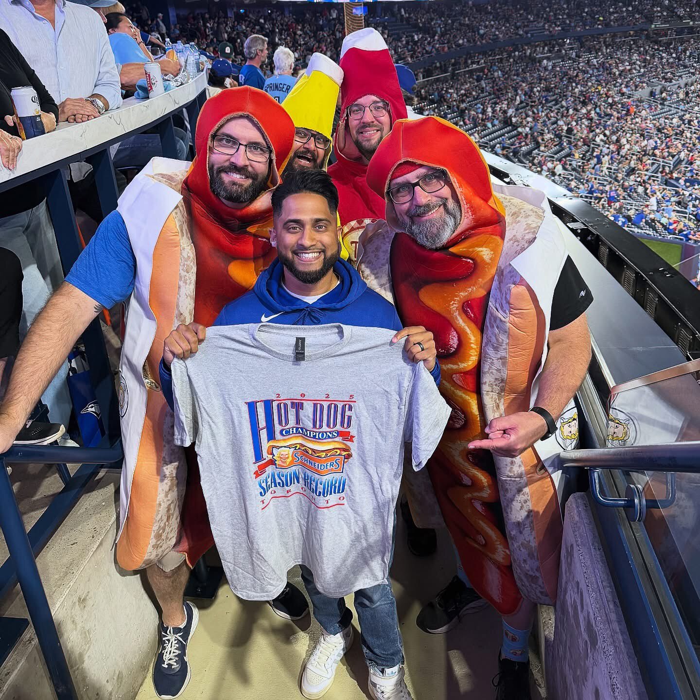 Blue Jays fans ate record-breaking 800,000 Loonie Dogs this season