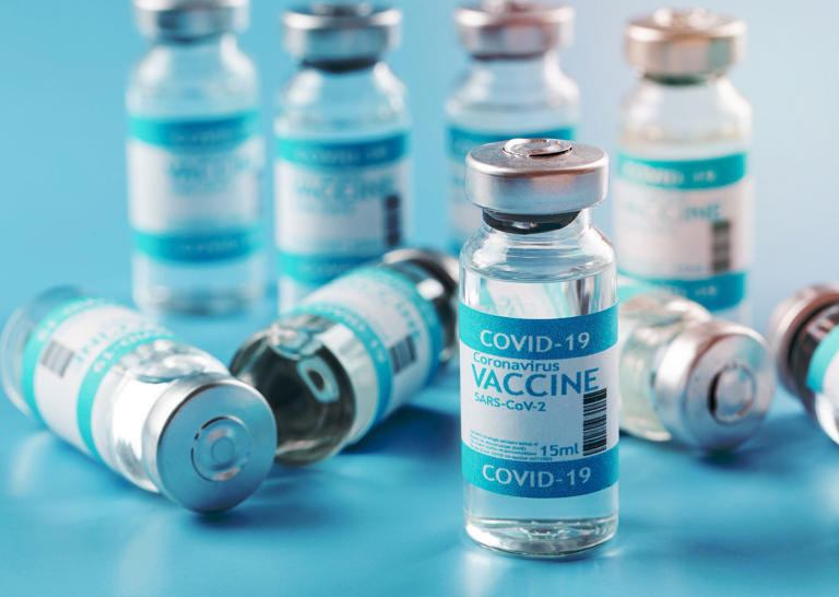 Illinois' COVID-19 vaccine guidance splits from CDC