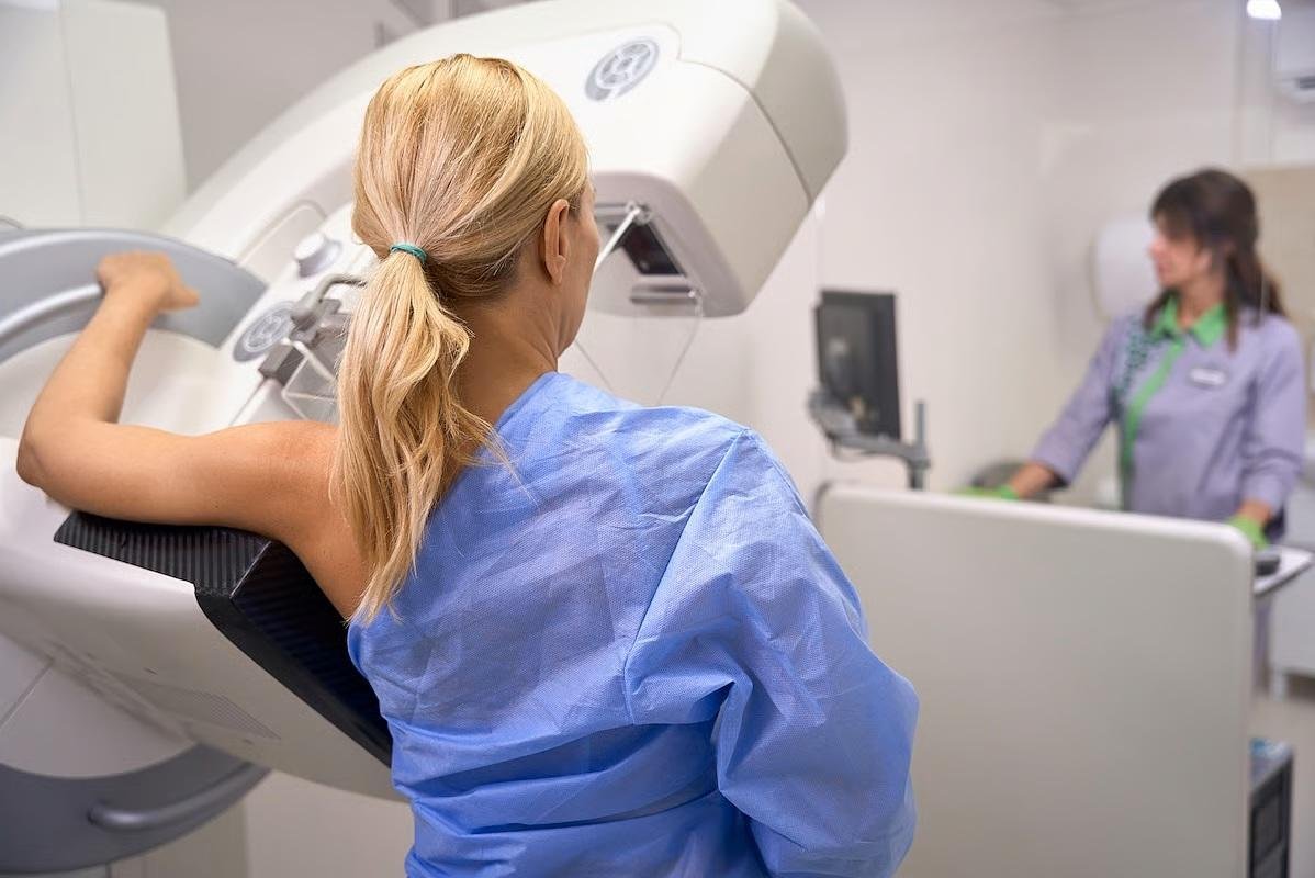 Advanced cancer screening recommended for women with dense breasts
