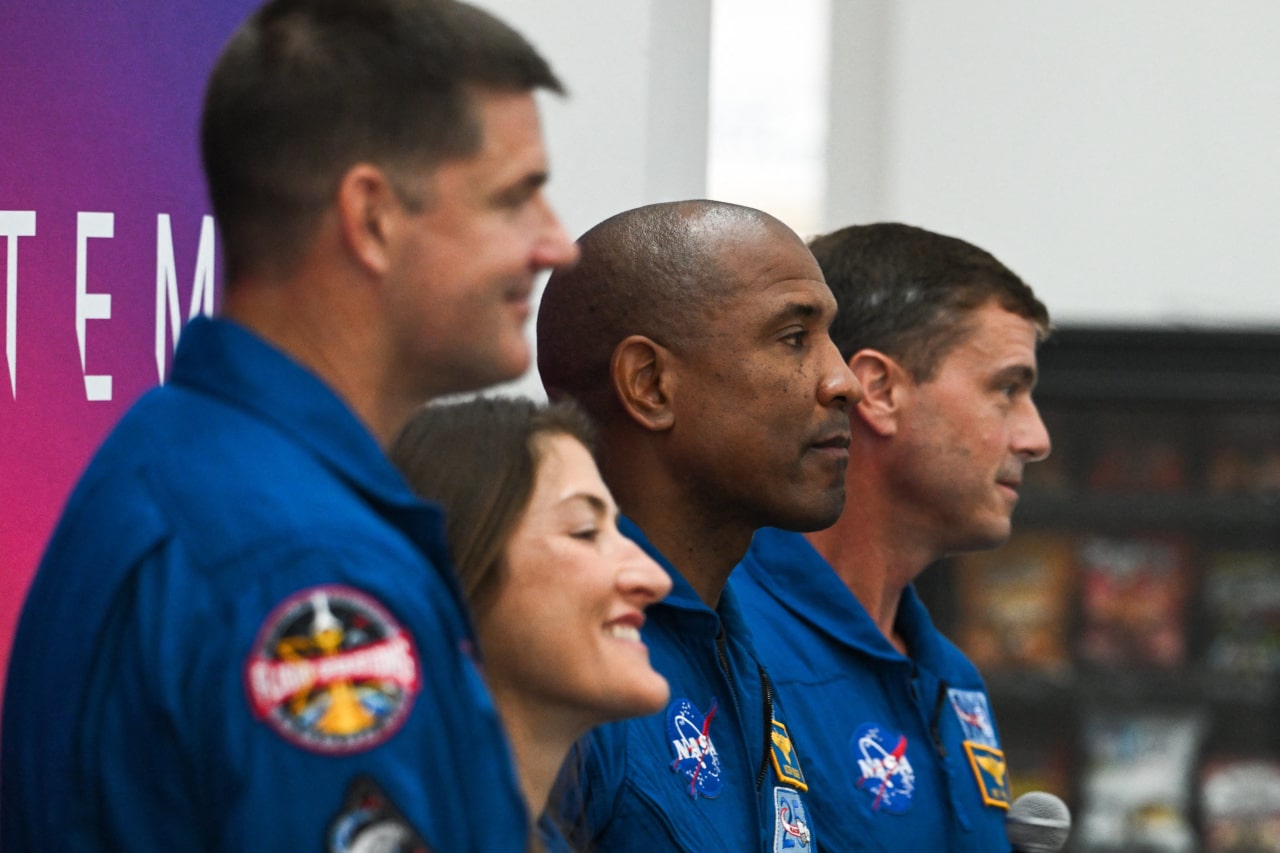 NASA Preps to Send Astronauts Around the Moon as It Races With China