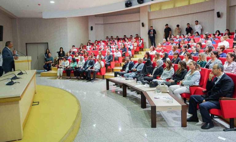 Kilis 7 Aralık Üniversitesi "Kadın ve Aile Dostu Kent Çalıştayı"na ev ...