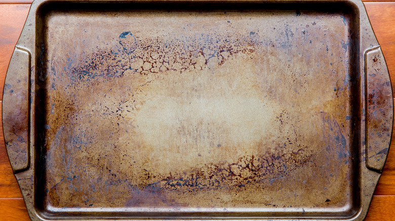 Upcycle An Old Baking Sheet Into A Handy Garden Tool. Here's How