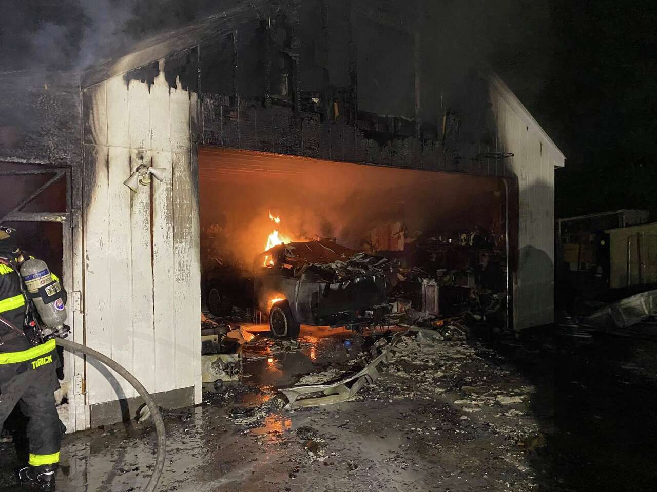 No injuries as Amazon employee alerts Wallingford residents to fire ...