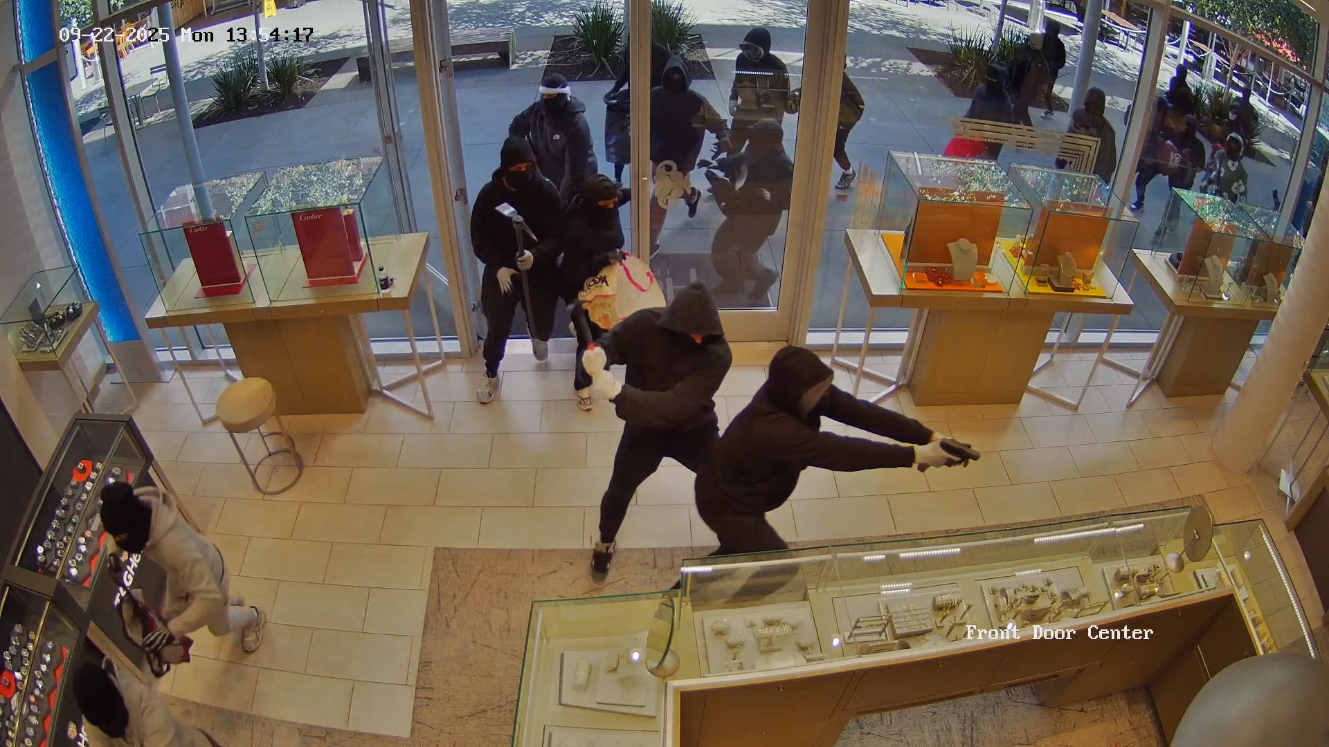 Smash And Grab Robbery At Jewelry Store Caught On Video