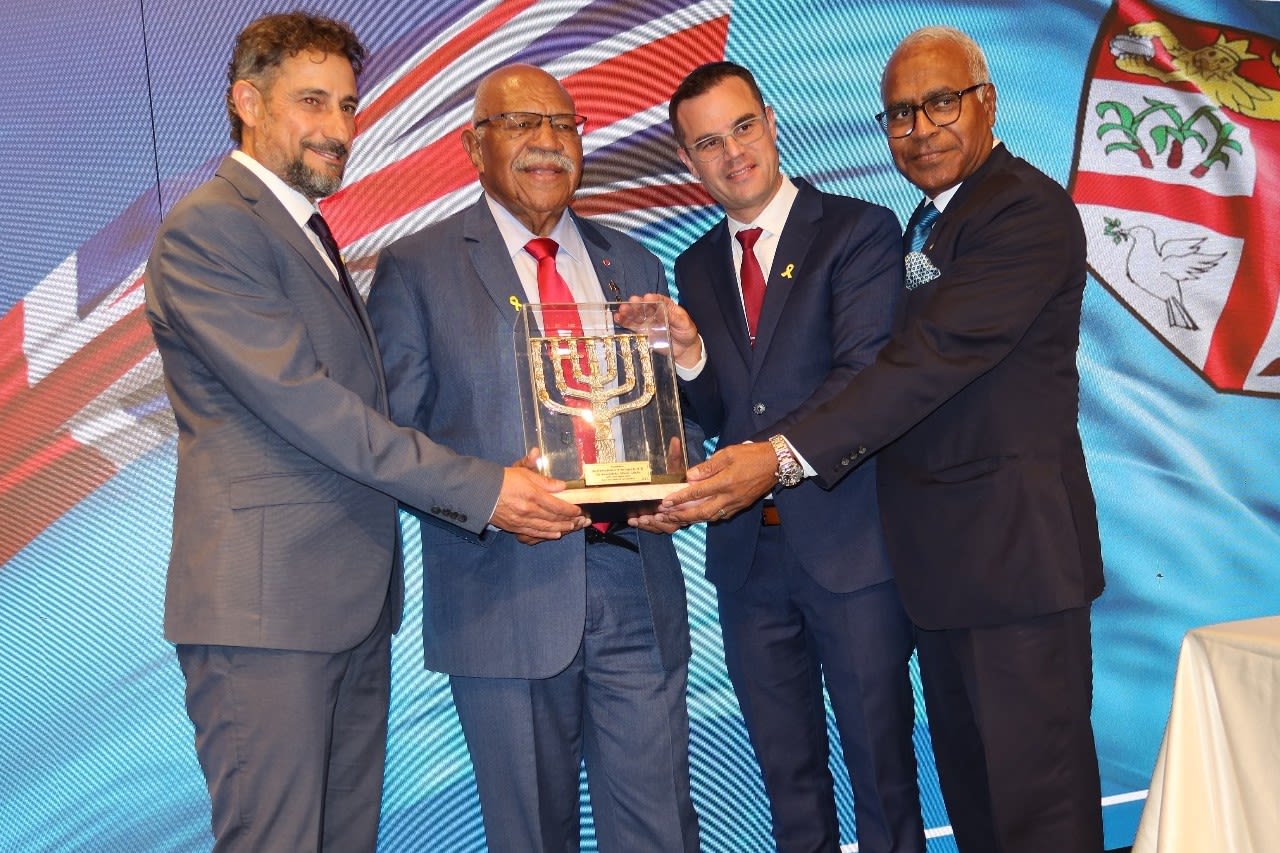 Grapevine, September 25, 2025: Not exactly alone