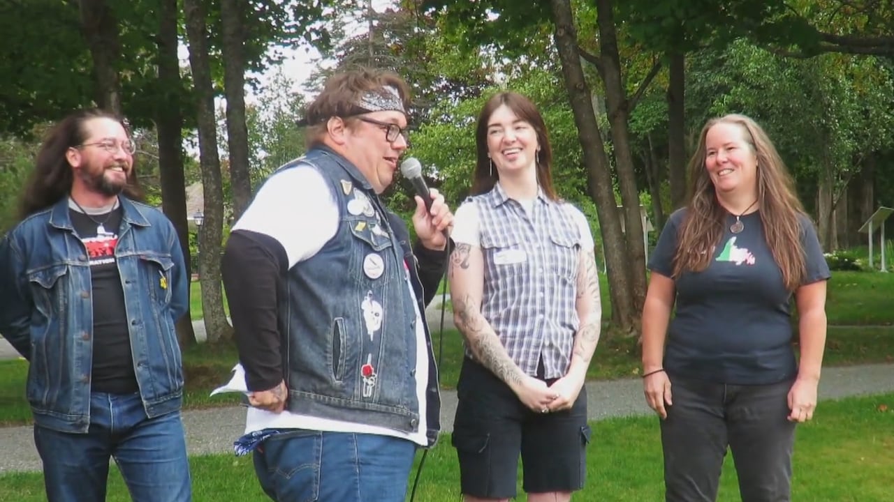 #TheMoment a last-minute entry won an Alan Doyle look-alike contest
