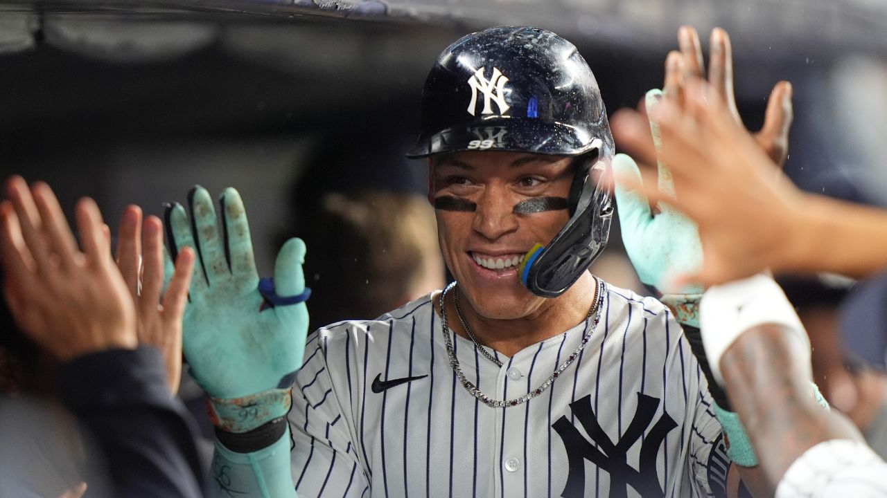 Yankees crush White Sox, tie Blue Jays for AL East lead