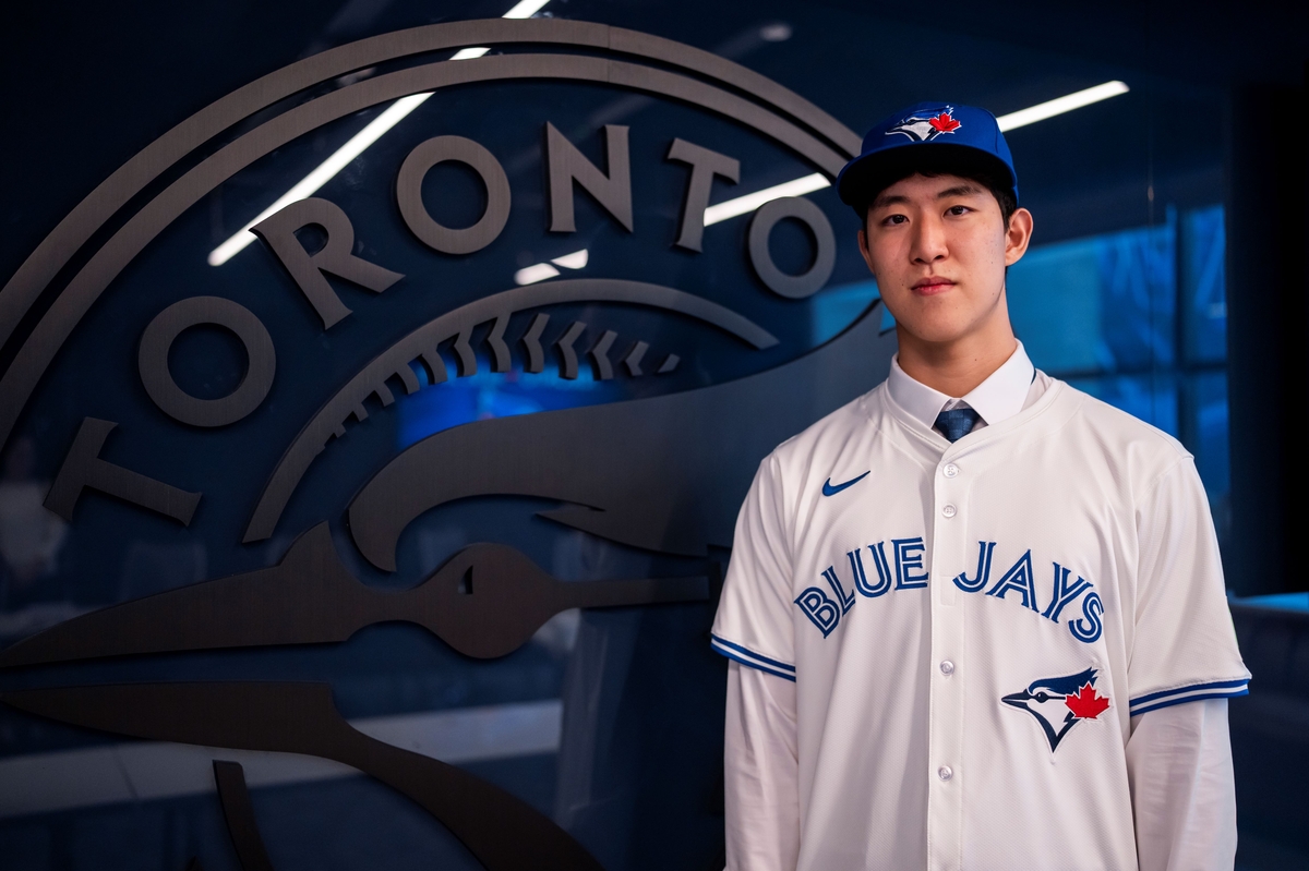 Blue Jays sign S. Korean teenage pitcher Moon Seo-jun