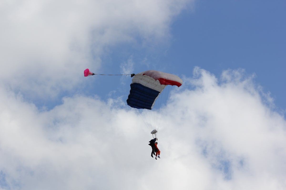 Vegas skydiving instructor and student went into spiral after parachute ...
