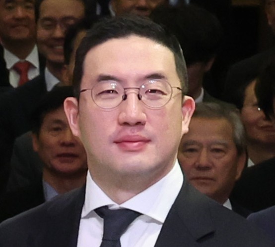 LG chairman convenes groupwide CEO meeting, discusses AI transformation