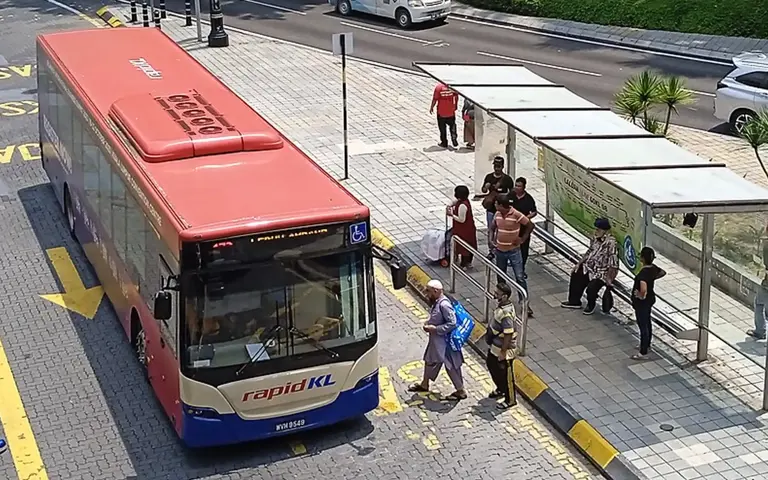 Bus users need real-time information, says think tank