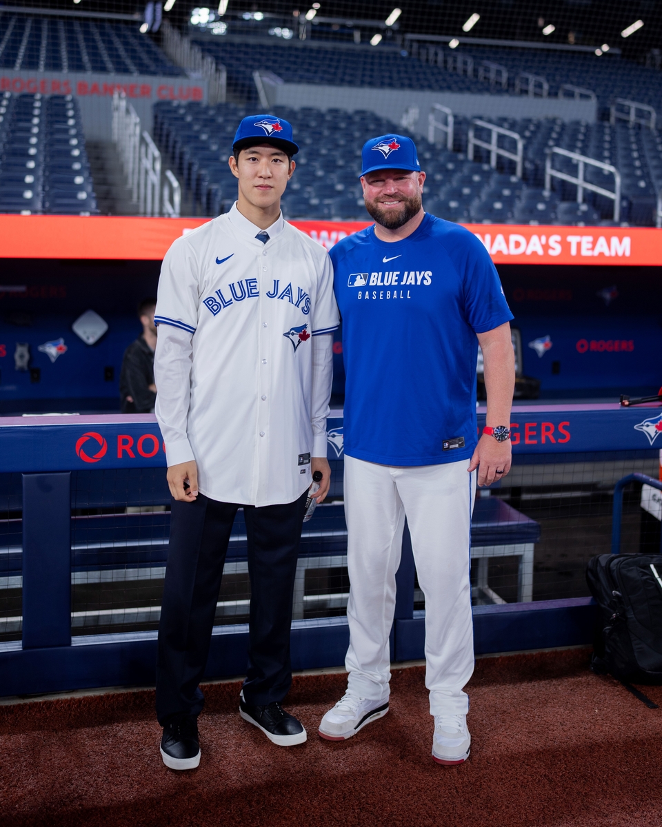 Blue Jays sign S. Korean teenage pitcher Moon Seo-jun