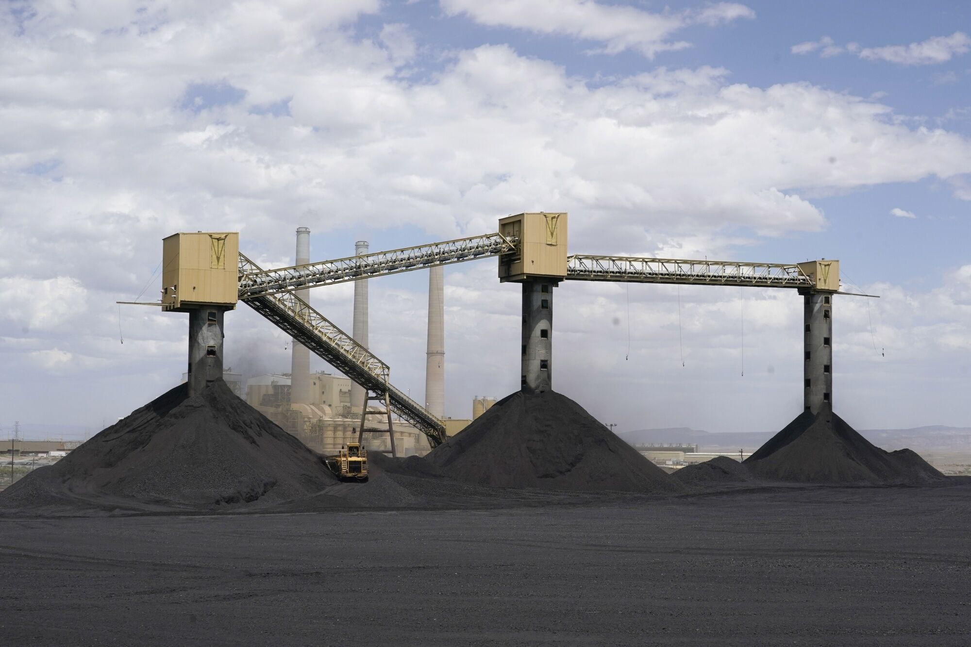 US Plans to Use Emergency Powers to Save More Coal Plants