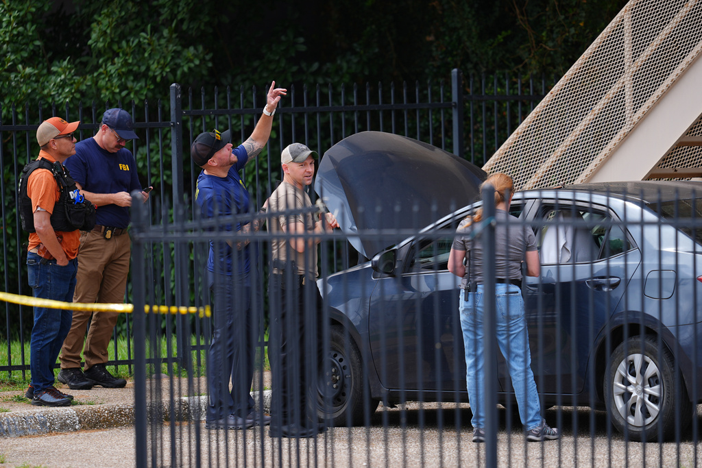 1 detainee killed and 2 others critically injured in Dallas ICE ...