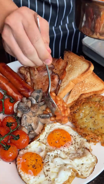 Traditional Full English Breakfast Recipe