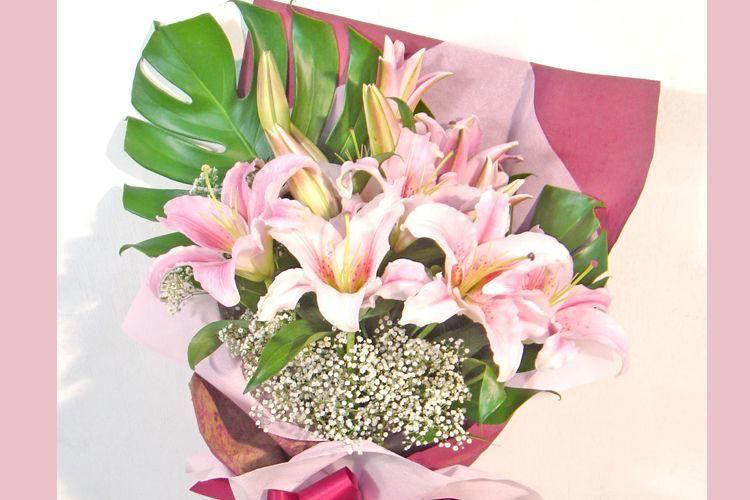 Ini Makna Tersembunyi di Balik 7 Bunga yang Diberi Pacar Kamu