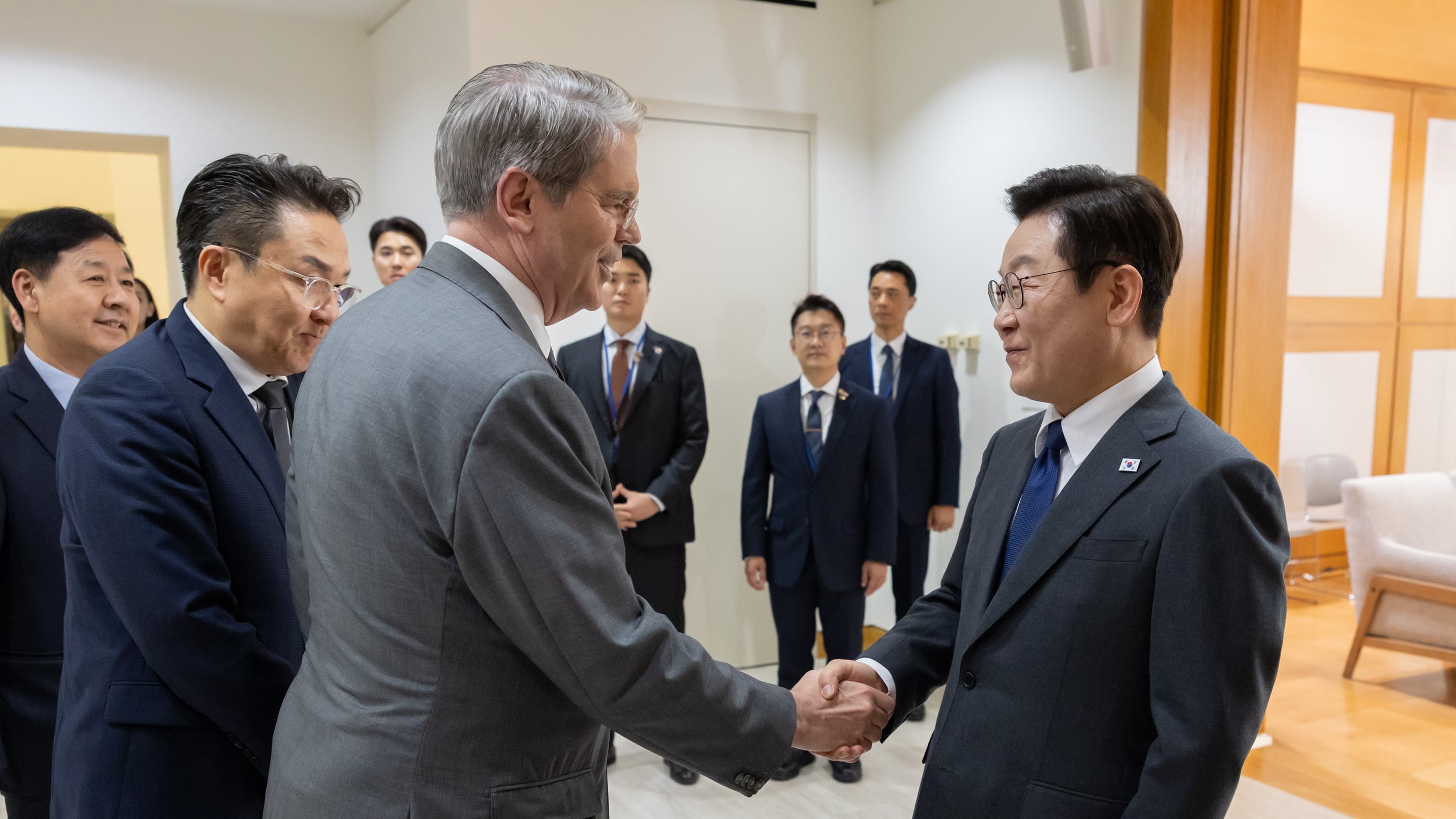 President Lee Jae-myung Stresses Korea-Japan Economic Differences in ...