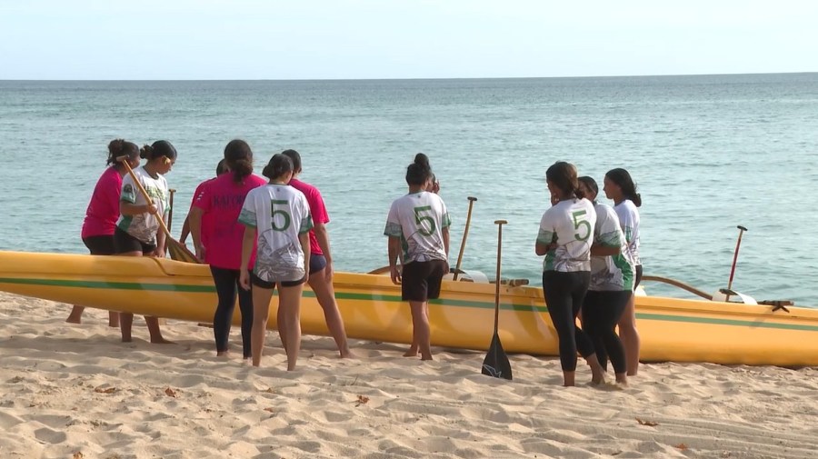 Leeward Kai Canoe Club hosts Father’s Day regatta in Nānākuli