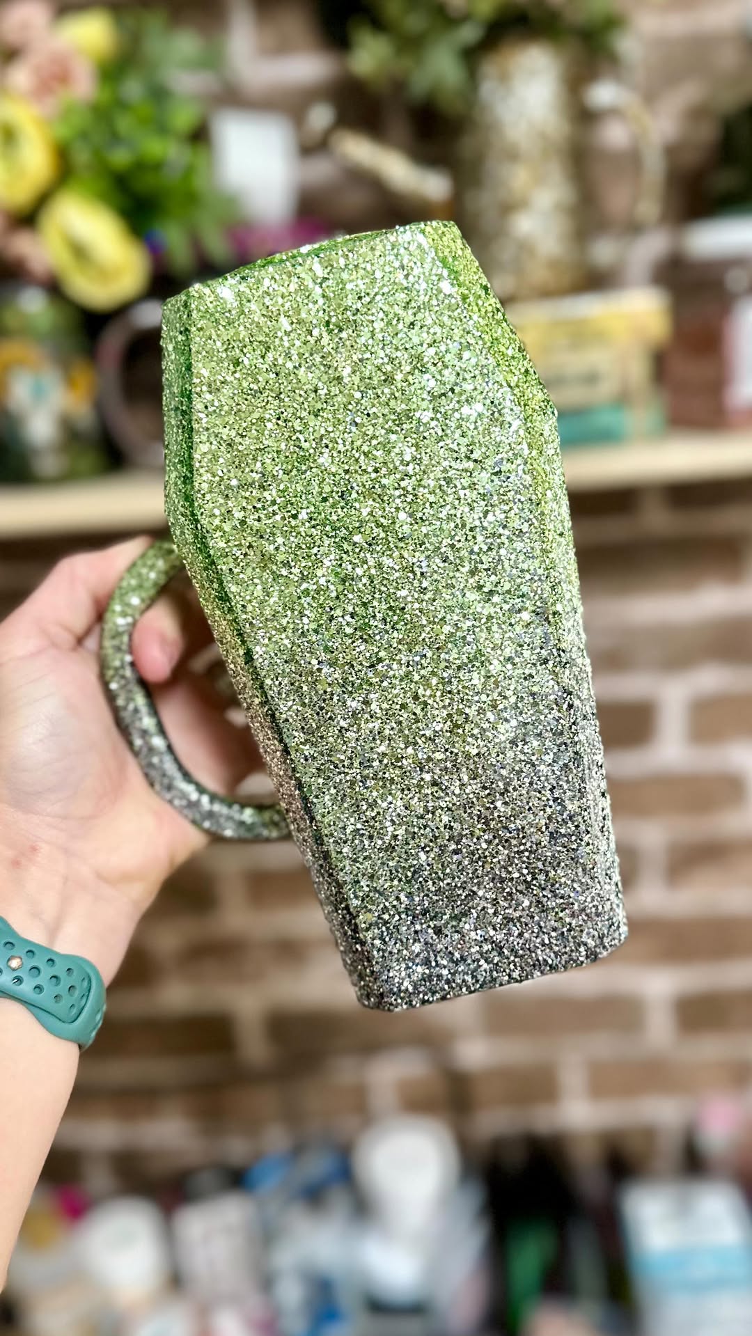 Transform a Plain Tumbler Into a Weird Design Masterpiece