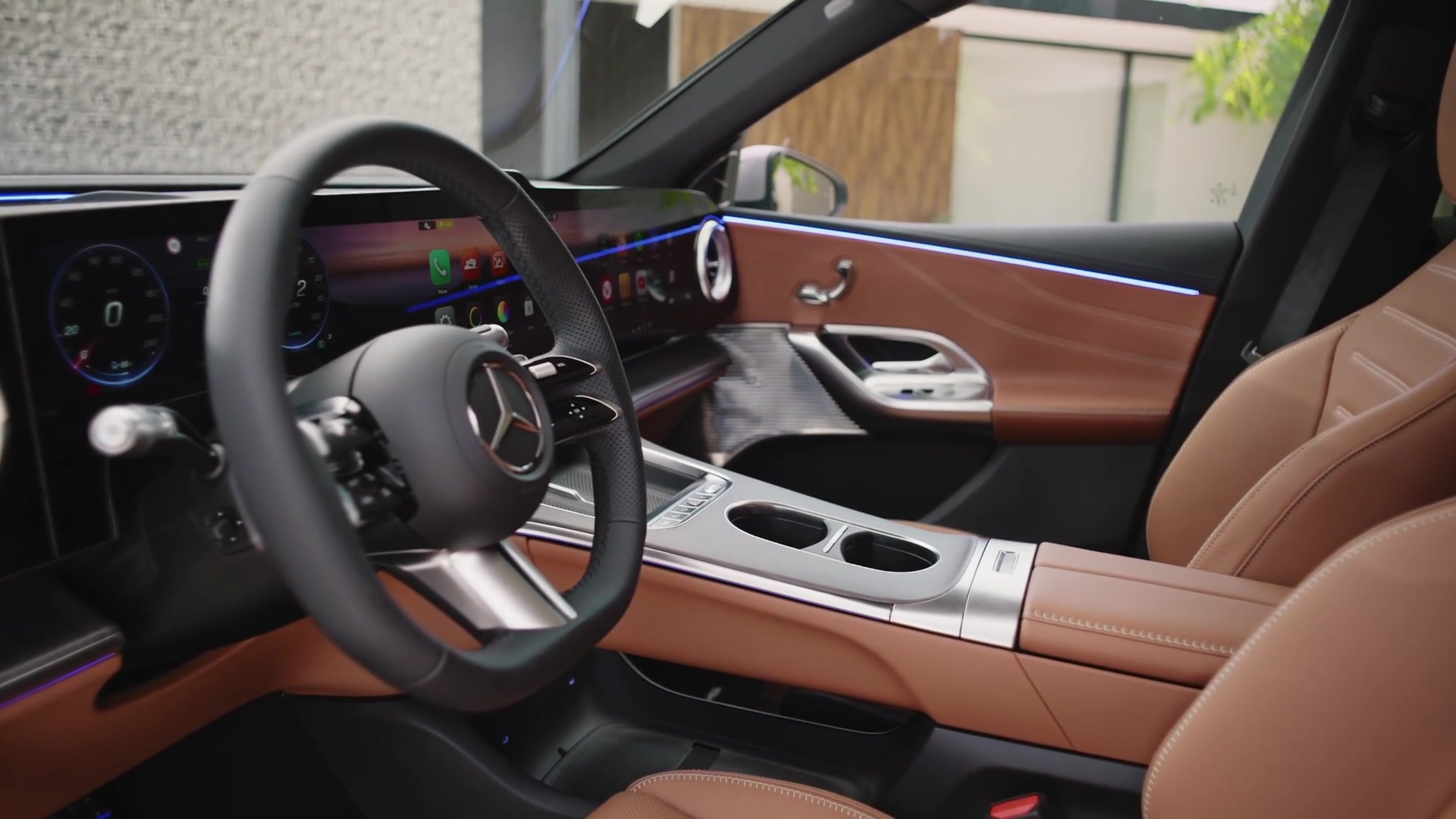 The all-new electric Mercedes-Benz GLC 400 in Lavendel Interior Design