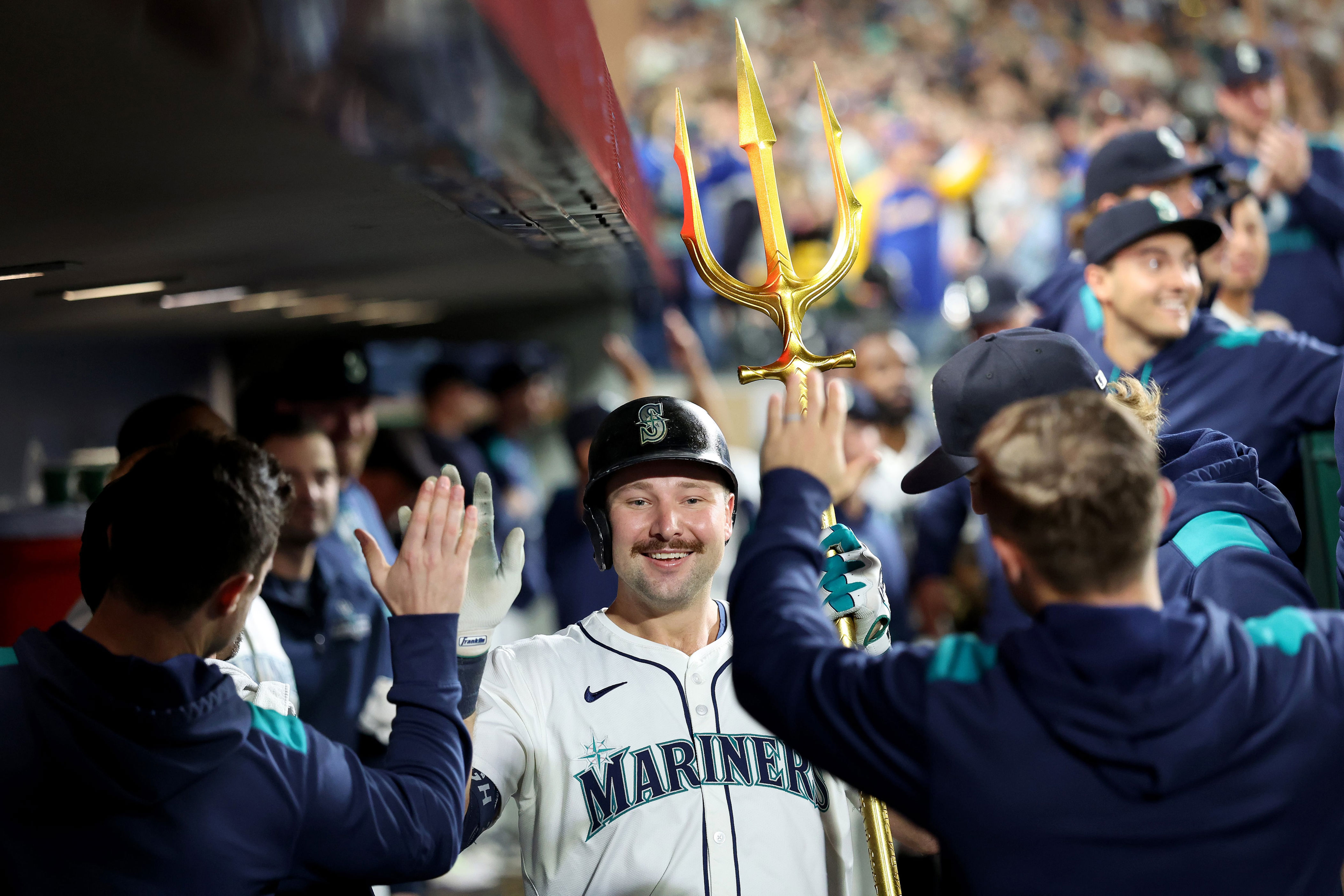 Mariners slugger Cal Raleigh hits MLB-leading 60th home run against Rockies