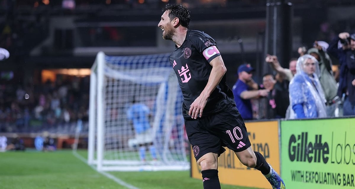 Lionel Messi scores 2 goals and Inter Miami clinches playoff spot with ...