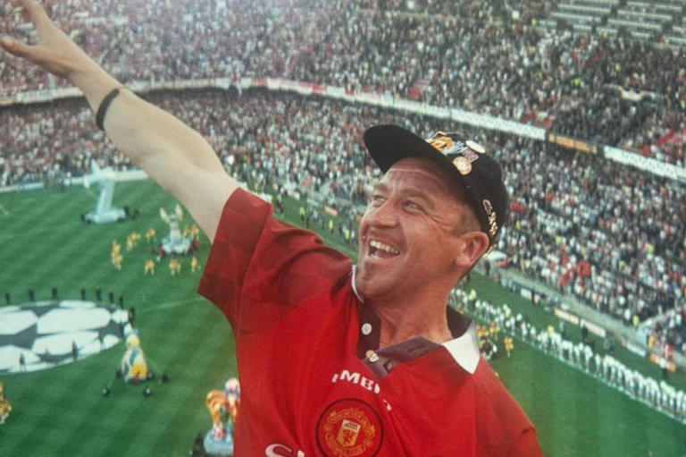 Manchester United superfan and steward tragically dies