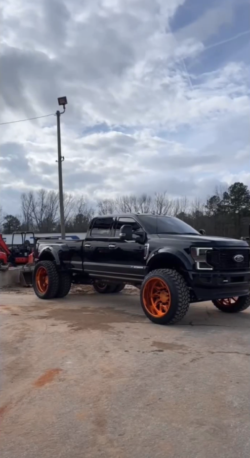 Custom F450 Super Duty Featuring Any Level Lift